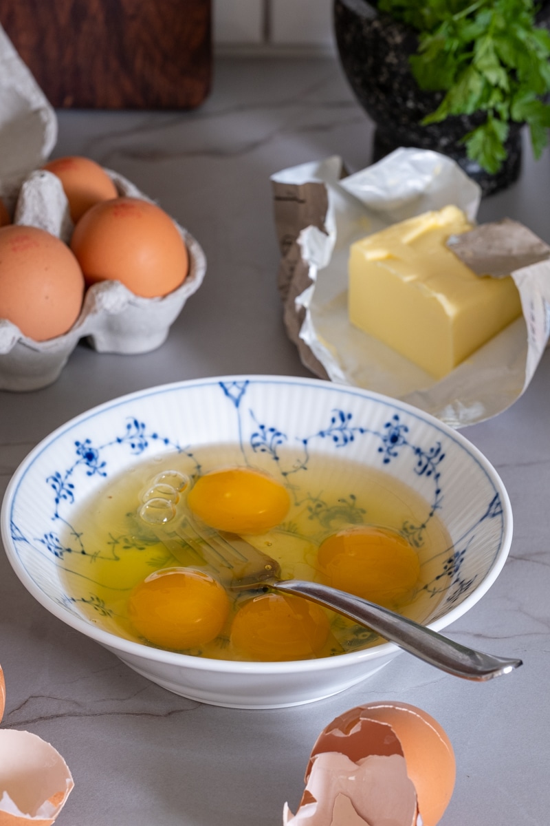 How to Cook Scrambled Eggs in a Stainless Steel Pan (Video Tutorial ...