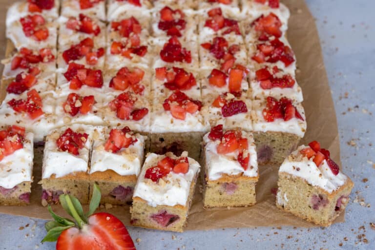 Sugar-Free Strawberry Cake with Mascarpone Frosting (Gluten-Free ...