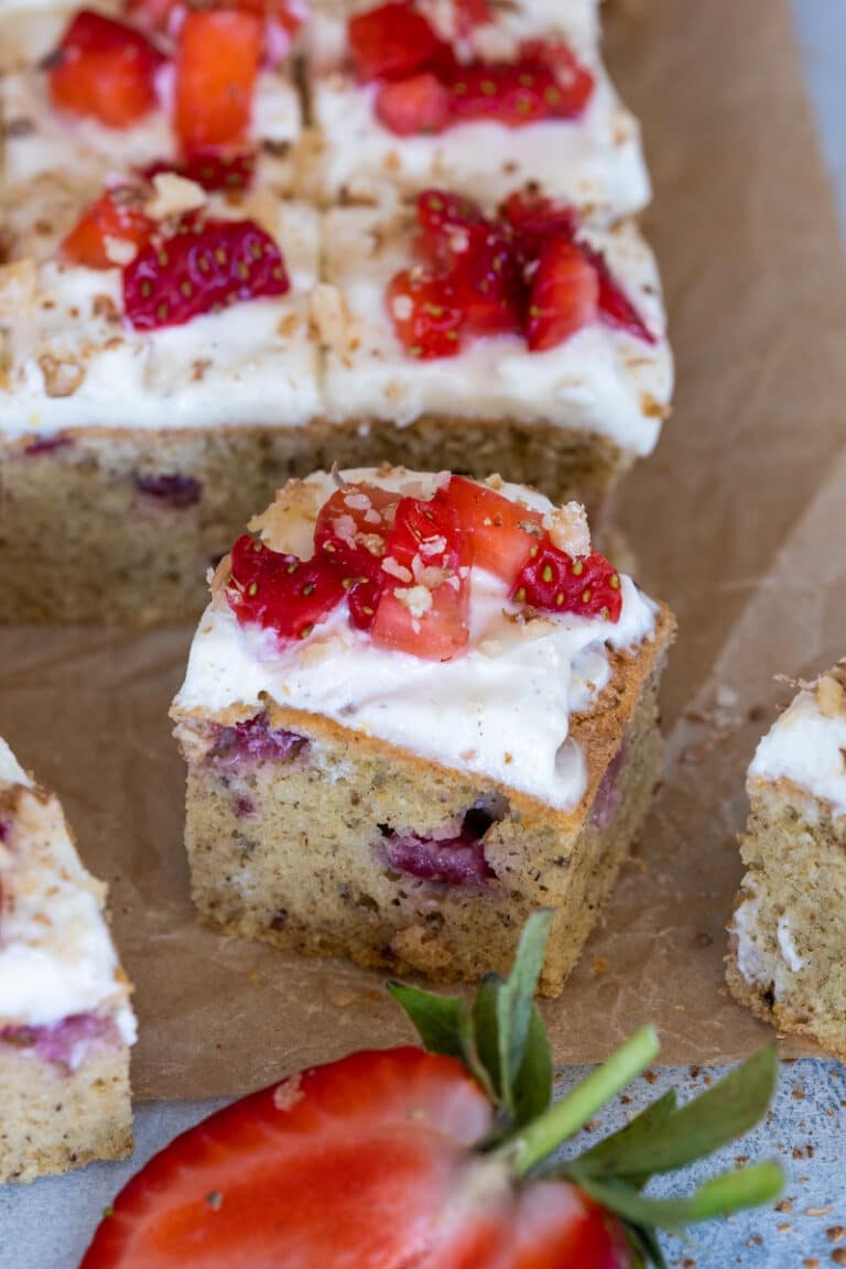 Sugar-Free Strawberry Cake with Mascarpone Frosting (Gluten-Free ...